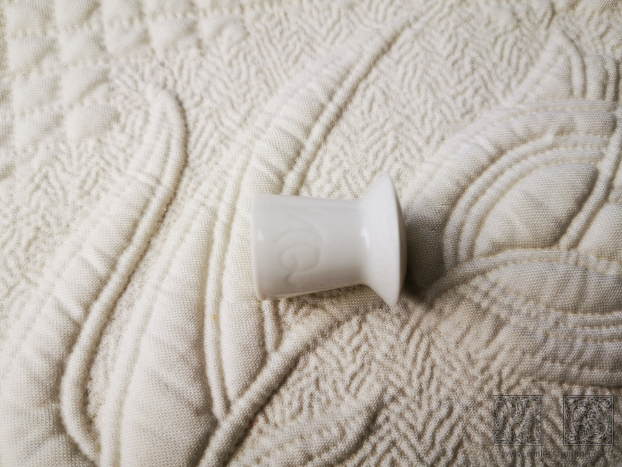 Needle Puller - Amish hand-quilting with Esther Miller - MillersQuilt